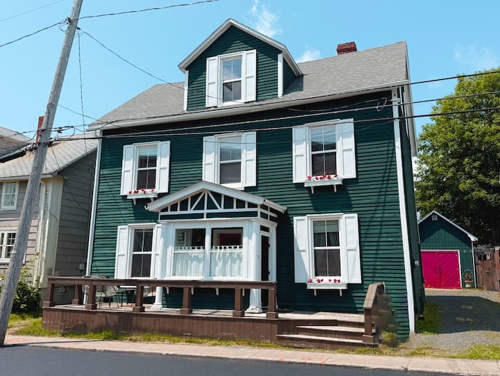 The Sail Loft - 3 Bedroom, 2 Bath House - Prince Edward Island