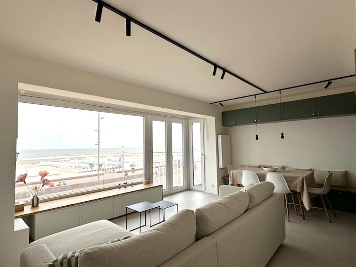 Bel Appartement Front De Mer - De Haan