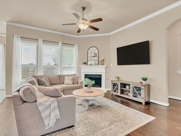 Family Retreat | Media Room | Near Frisco/prosper - McKinney