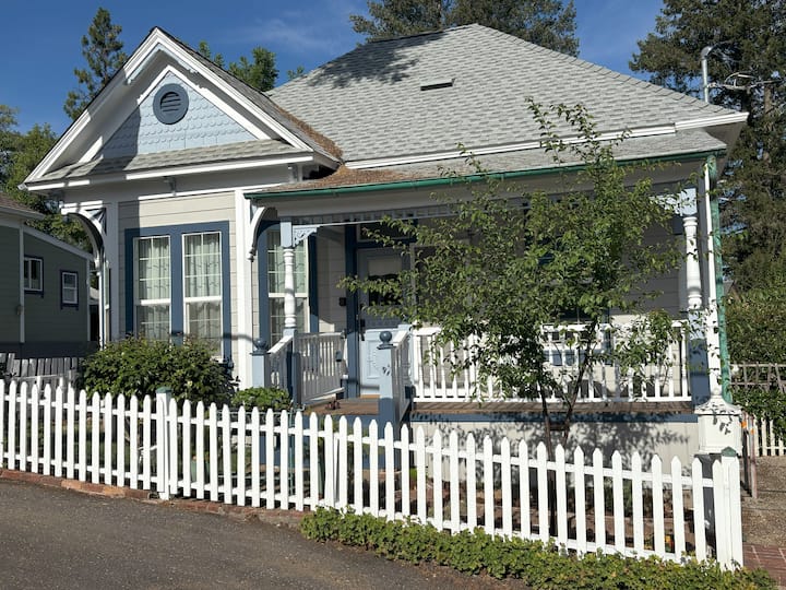 Heart Of Grass Valley
Modern & Comfortable - Grass Valley, CA