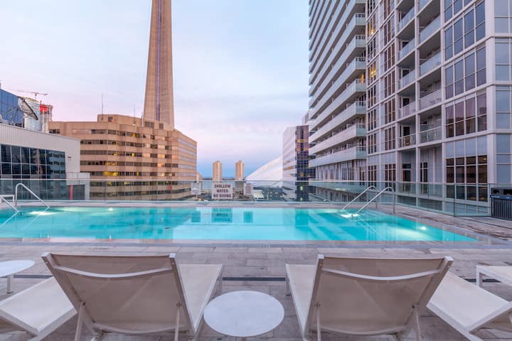 Cozy Cn Tower Condo W Rooftop Pool! - Toronto