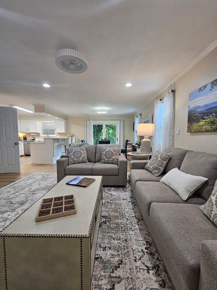 20 Min To Ut Sleeps 10, 1900sf - Oak Ridge, TN