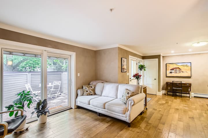 Elegant Pearl St Retreat- 1 Block To Hiking Trails - Boulder, CO