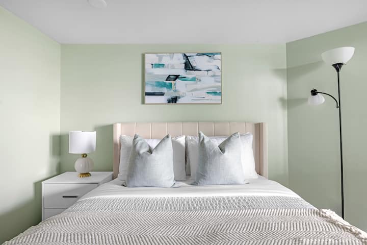 Cozy Waterfront Studio + Parking By The Bentway! - Toronto