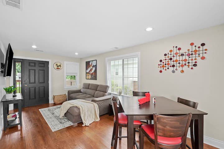 Spacious 4br Luxury Home Close To Airport - Elmhurst, IL