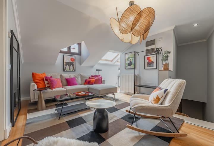 3 Min Walk -> Puerta Del Sol + A/c Every Room+desk - Madrid