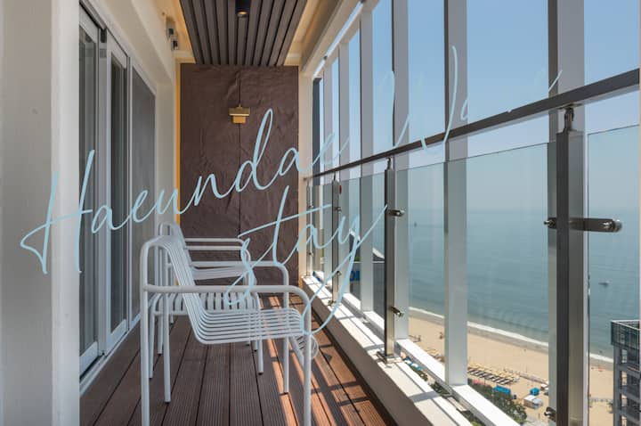 테라스가 예쁜 해운대 고층 전면 프리미어 오션뷰 / 퀸1+배드쇼파 +2룸 풀옵션 - Busan