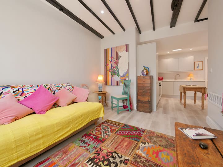 One-bed Arty Gem In Godalming - 吉爾福德