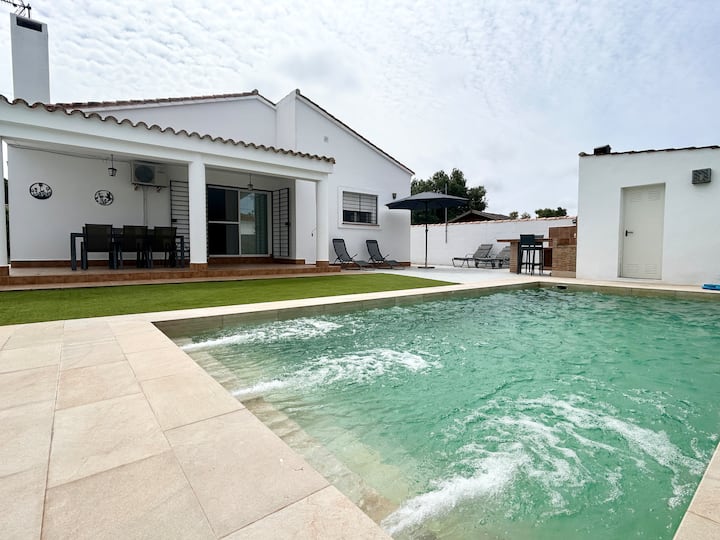 Modern 3-bedroom Villa With Private Pool & Bbq - Novo Sancti Petri