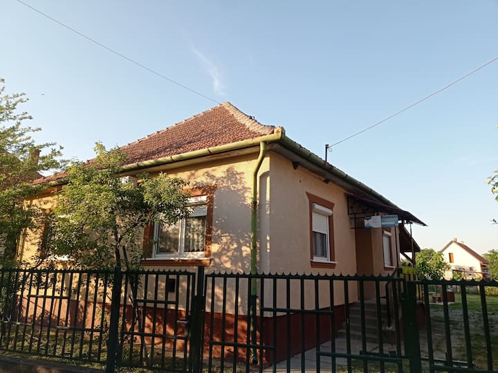 Hattyú Vendégház - Poroszló