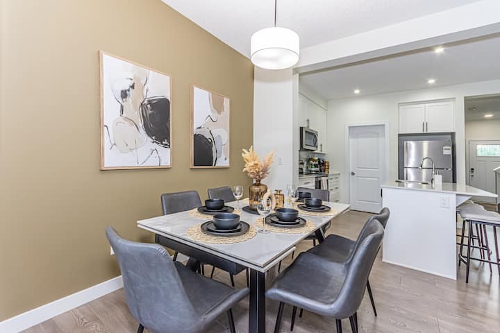 Escape In Style/king Bed/disney/near Wem - Saint Albert