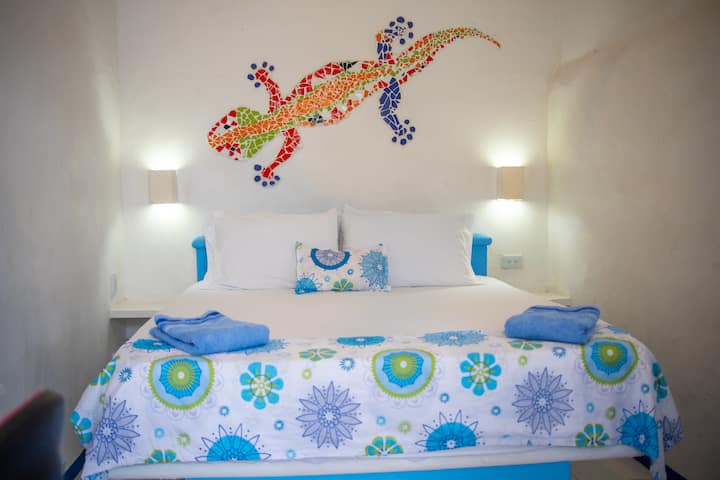 The Green Iguana Room For Couple In Villa Lulú - Honda
