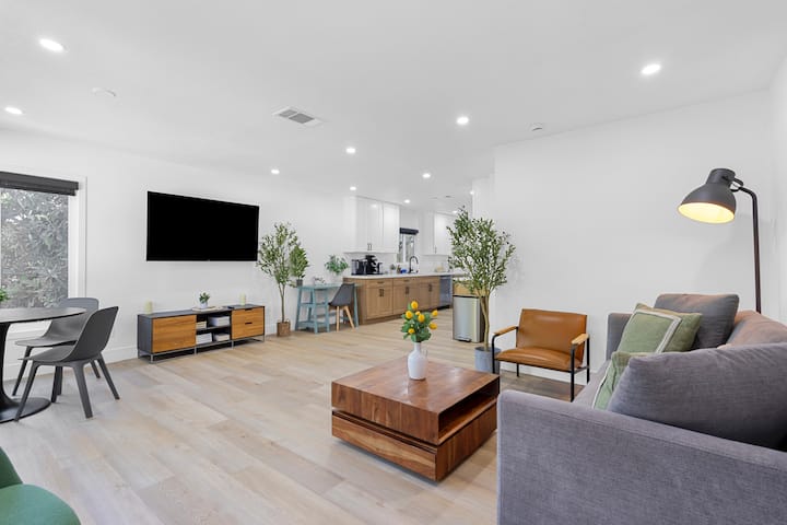 Modern 4br In Claremont W/ Patio - Claremont, CA