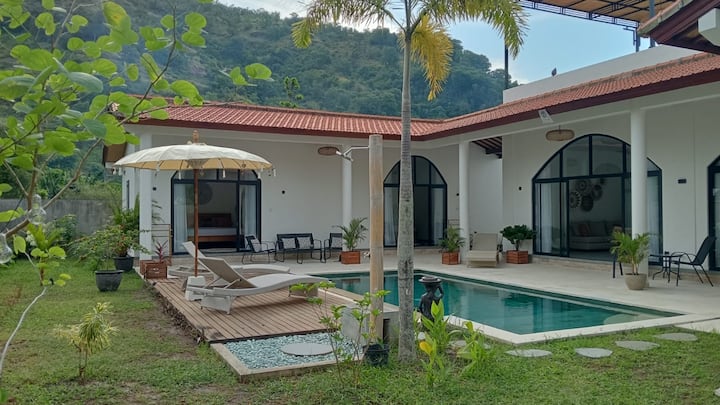 Spacieuse Villa 3 Chambres, Piscine - Seraya