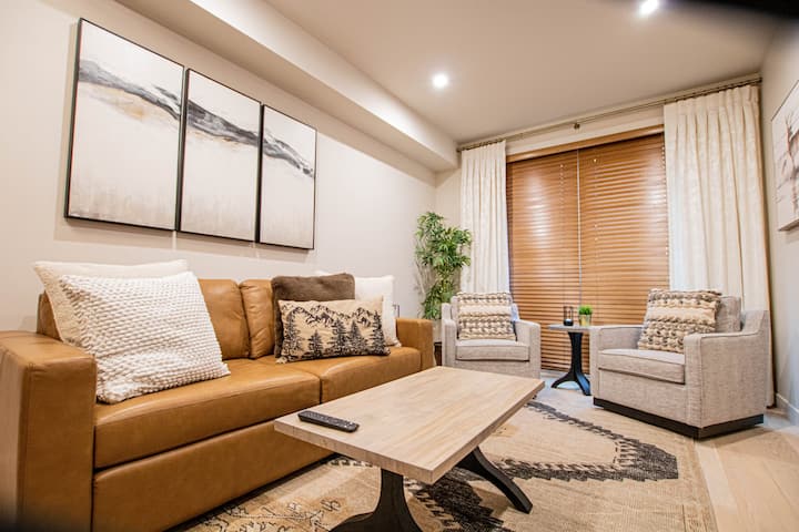 Luxury Condo In Spring Creek | Hot Tub - Canmore