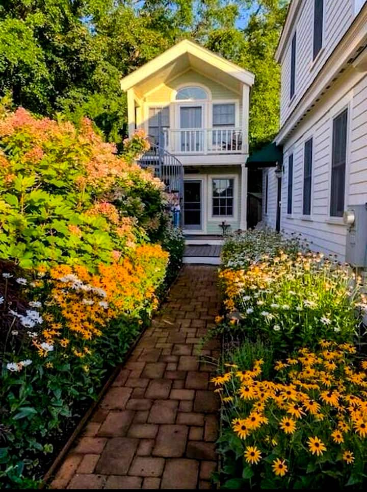 Tiny House Living + Parking | Near West End Beach - Provincetown, MA