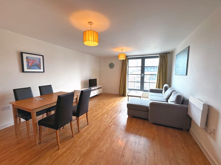 Spacious 2br With Skyline Views - London, UK