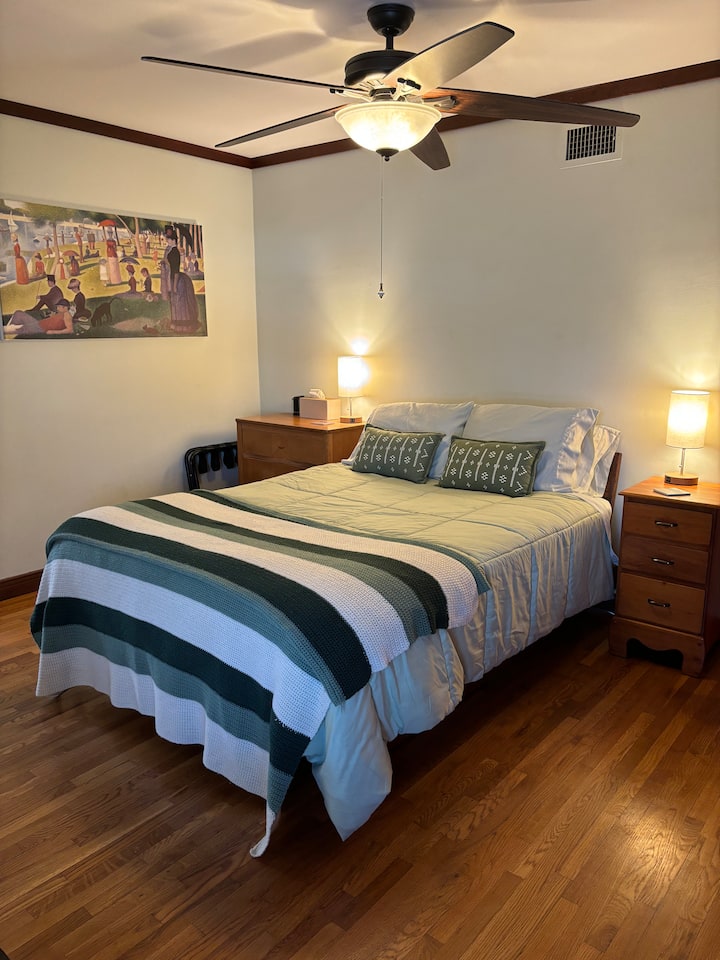 Beautiful Sherman Oaks, Charming Studio Apartment - Los Angeles, CA