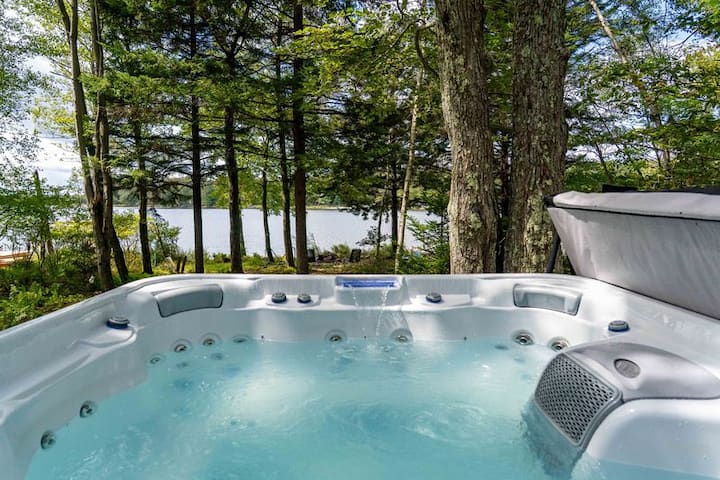 Hot Tub/lakefront Pet Friendly! Poconos! - Tobyhanna State Park, Tobyhanna
