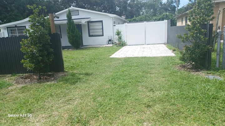The Small White House With Laundry +
Full Kitchen - Temple Terrace, FL