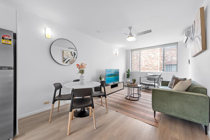 Spacious 1br Near Hospital, Qut & Cbd W/ Parking! - Brisbane