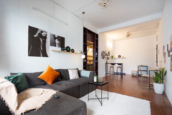 Spacious Centre Apt W/netflix & 10min To Ben Thanh - Ho Chi Minh City