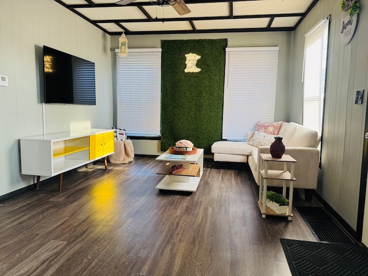 Welcome To Charming Little Luna! - Bloomington, IL