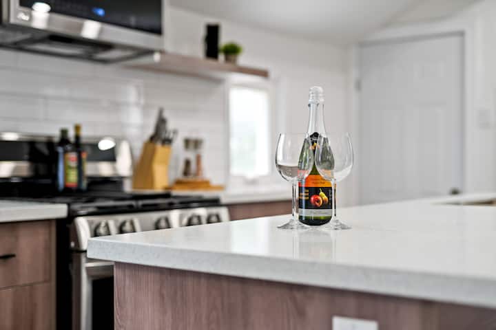 Stylish | Bbq | Games | Wineries - St. Catharines