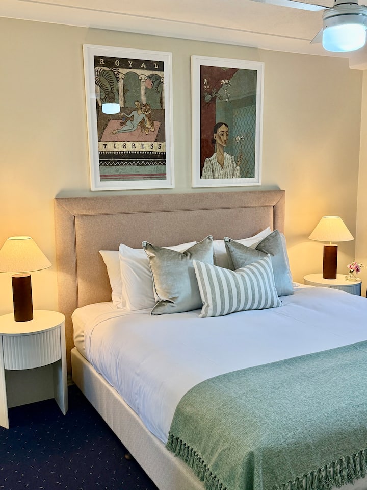 Turtle Beach Popular Ground Floor Pool Splash Zone - 