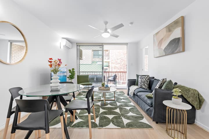Spacious 2br Near Hospital, Qut & Cbd W/ Parking! - Virginia