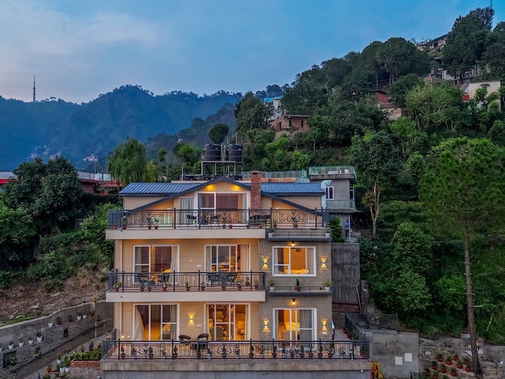 Scenic Hillside Villa W/ Balcony & Garden Seating - Kasauli