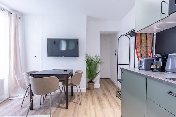 Chic 4-star Studio Only 10 Minutes From Le Marais - Paris