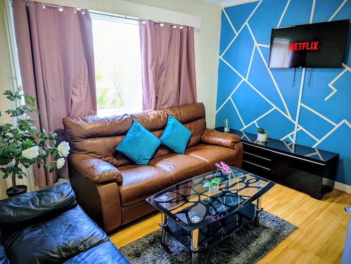 Large 5-br House | Driveway | Garden | 2 Baths - 노샘프턴