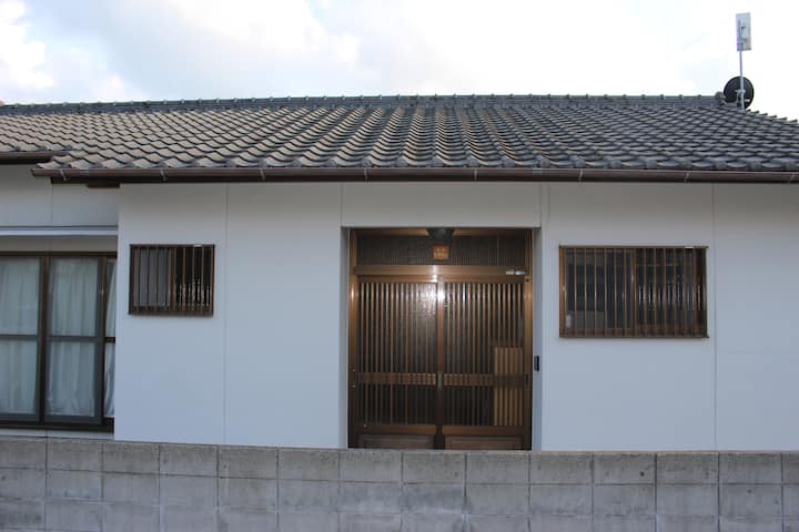 【子育世代応援・少人数向け・一棟貸】中心街にほど近い住宅街にある一棟貸しの宿 - 高知県