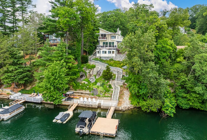 Sleeps 10 - Private Dock, Sauna, Outdoor Dining - Danbury, CT