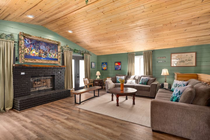 Storybook Summit: Theater, Arcade, Spa, And More! - Big Bear Lake, CA