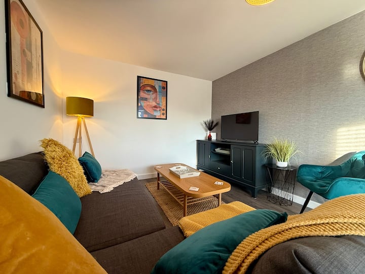 Stylish 5-bed House | Guests 13 | Wi-fi - Leicester