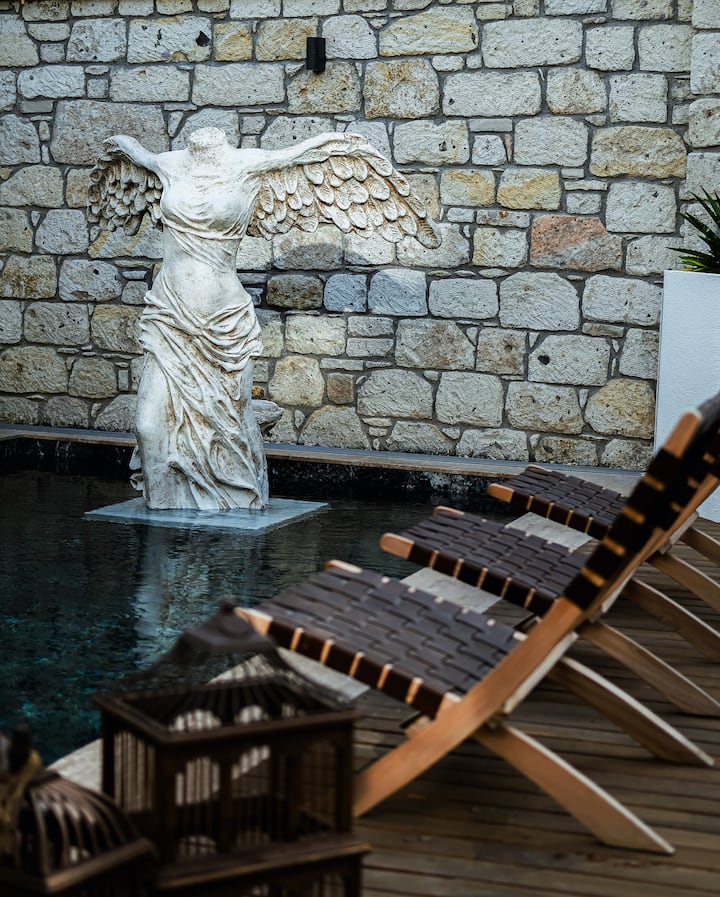 Aşkın, Taşın Ve Suyun Huzurla Buluştuğu Yer - 101 - Çeşme