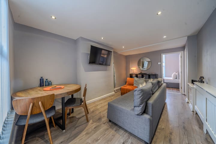 Next To Anfield! | 10 Min To City Centre | 6 Guest - Crosby Beach