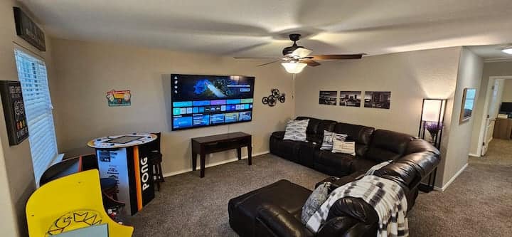 San Antonio 4br | Theater, Games + Bbq | Sea World - San Antonio, TX