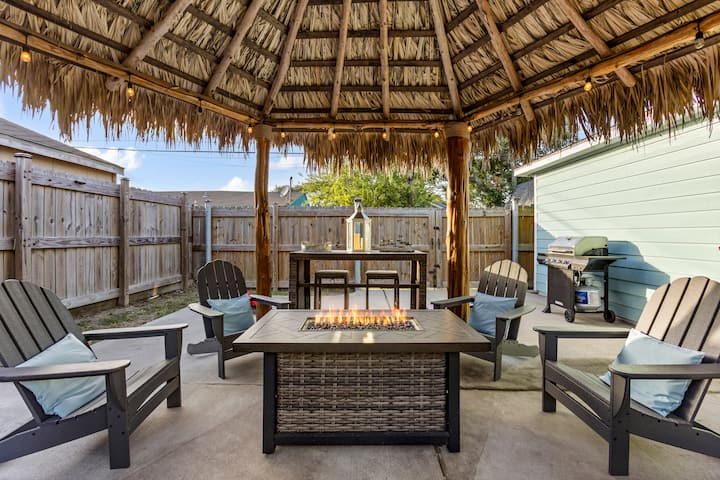 Steps To Beach /Movie Nights/firepits/big Yard - Moody Gardens, Galveston
