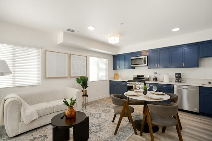 New Cozy Home In Bell Gardens - South Gate, CA