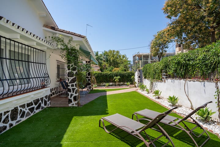 Spacious Malaga House With Private Garden - Málaga