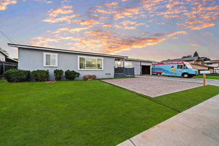 Hot Tub, King Bed, 80" Tv, Gated Yard, Ranch Style - San Diego, CA