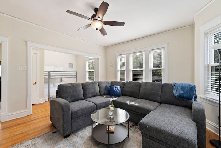 Fabulous Apartment 9.9 Miles From Chicago - Brookfield, IL