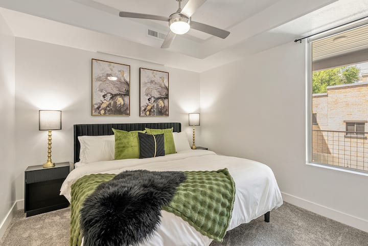 New | Downtown Salt Lake | 2 Bed Apt | Gym |Garage - Salt Lake City, UT