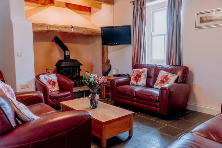 Charming Countryside Escape | Play Room | Bbq - Narberth