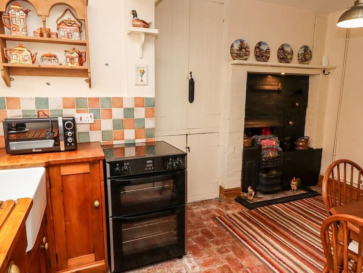 Bumble Bee Cottage - Sutton on Sea