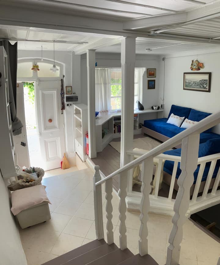 Müstakil Ada Evi -
House For Extended Stays - Bozcaada