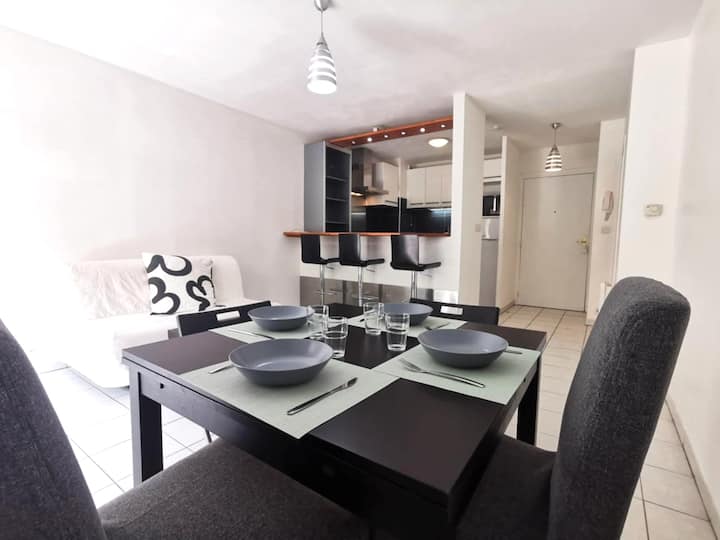 Centre-ville*parking Privé*clim*wifi*balcon - Istres